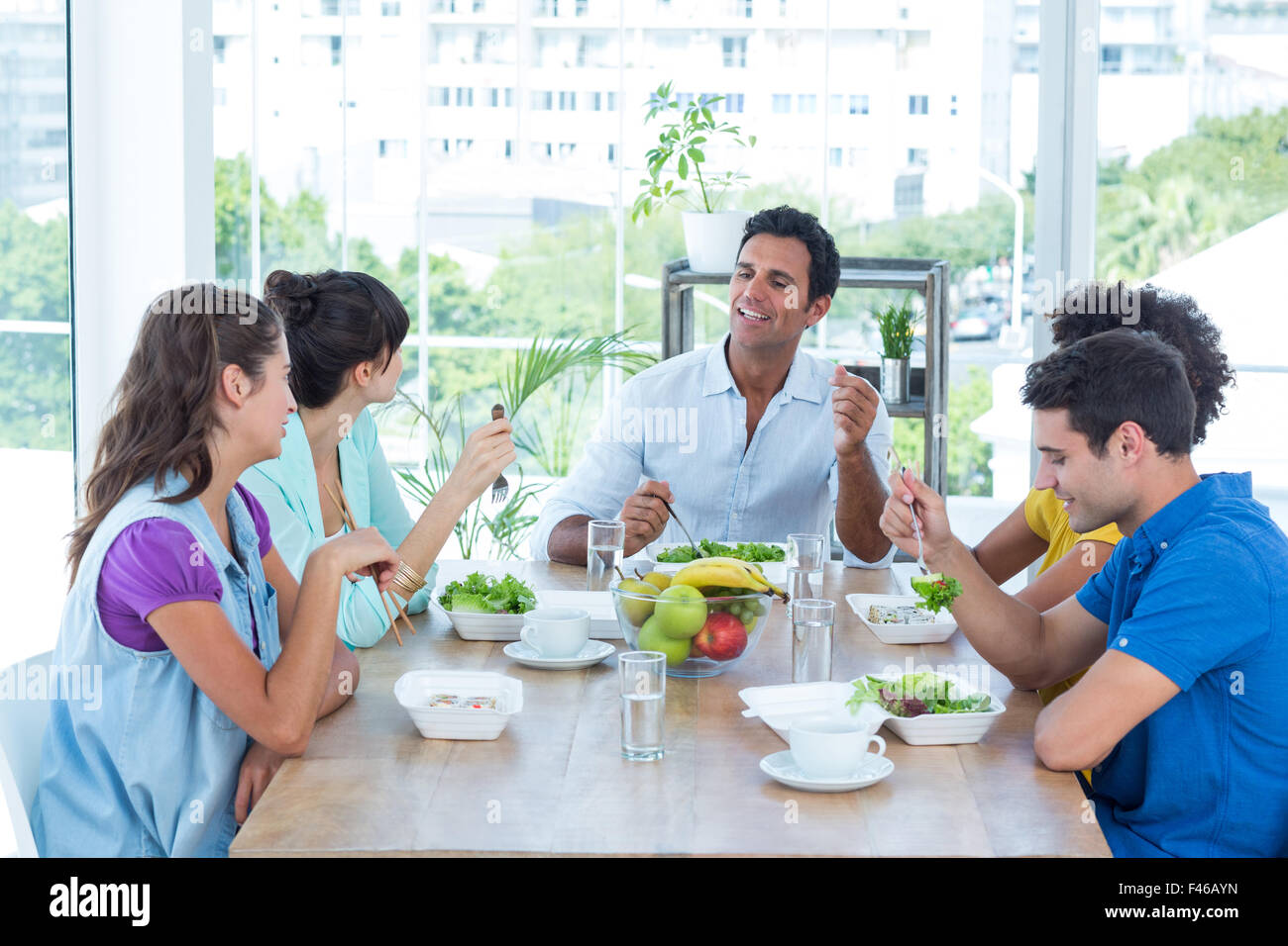 Business people having lunch Stock Photo - Alamy