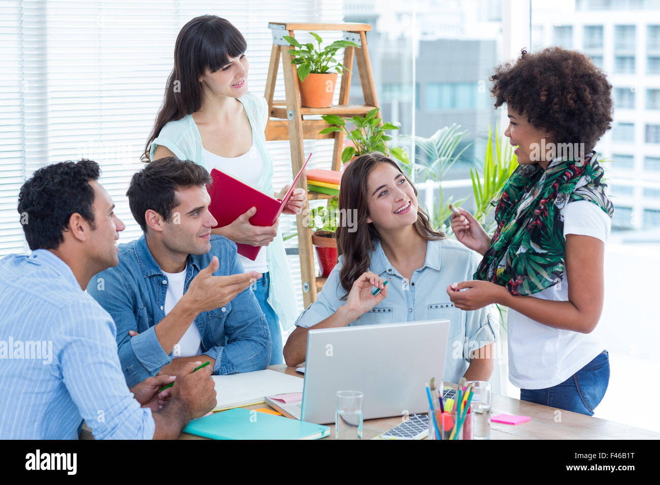 Photo of a female staff meeting hi-res stock photography and images - Alamy