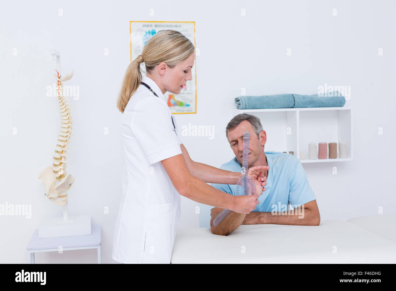 Doctor measuring wrist with goniometer Stock Photo - Alamy