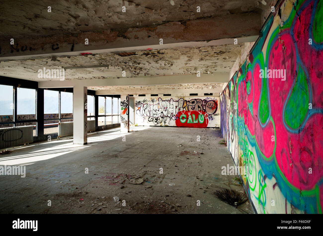 abandoned building, grunge wall Stock Photo - Alamy