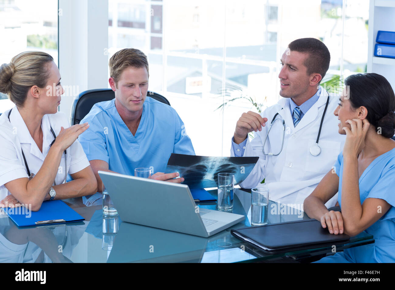 Team of doctors having a meeting Stock Photo - Alamy