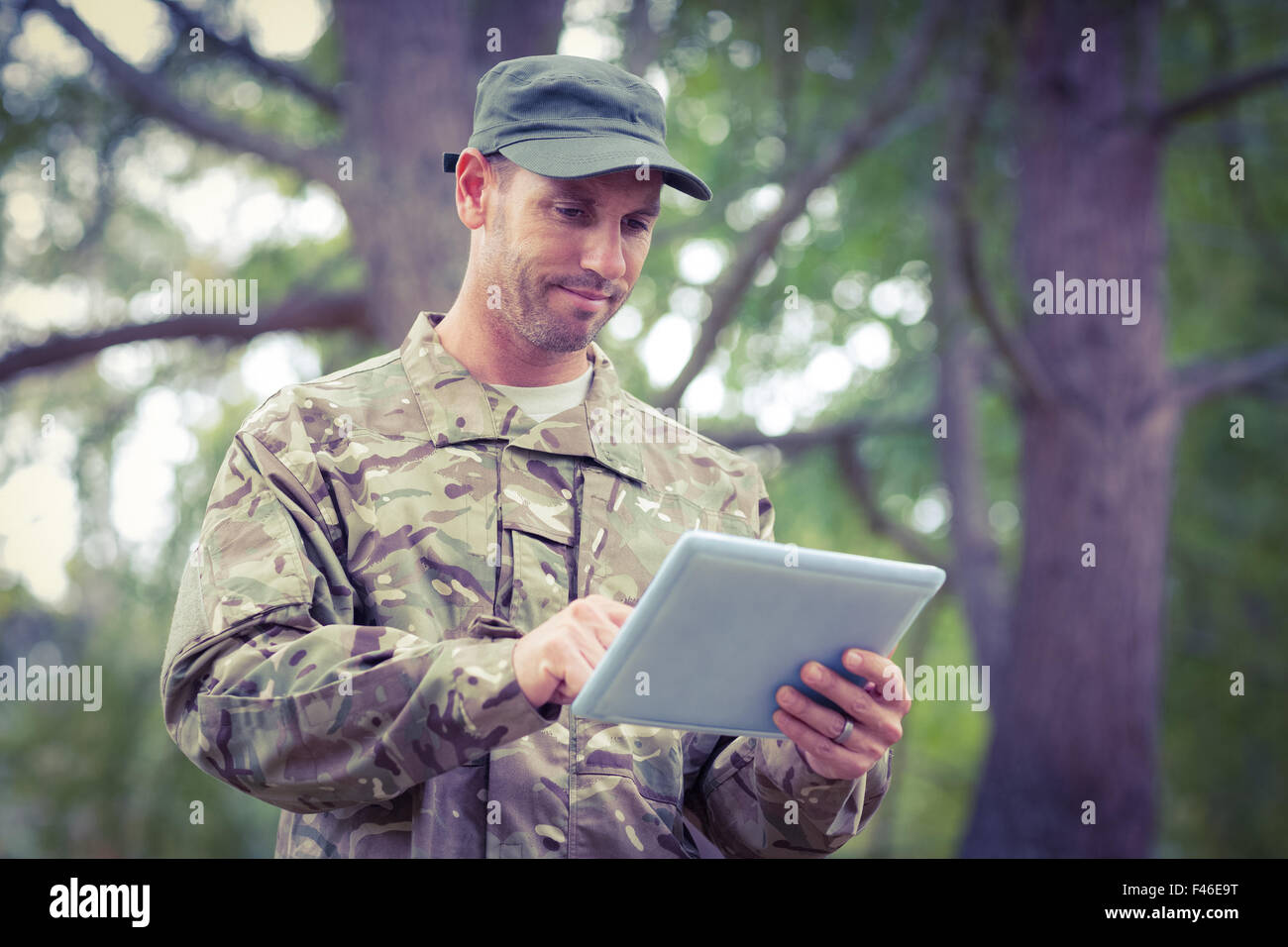 Army soldier tablet hi-res stock photography and images - Alamy