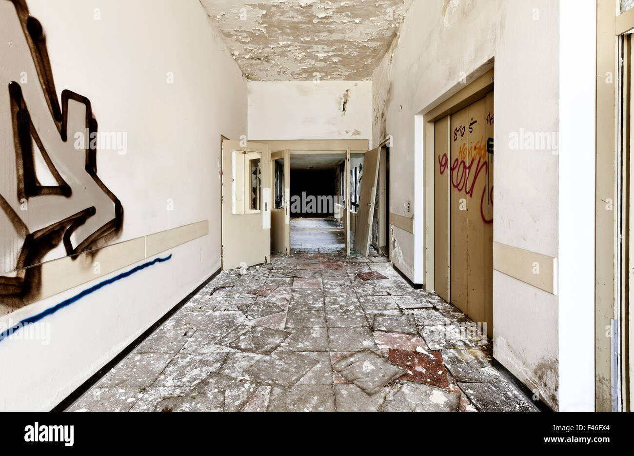 Long corridor old destroyed house hi-res stock photography and images ...