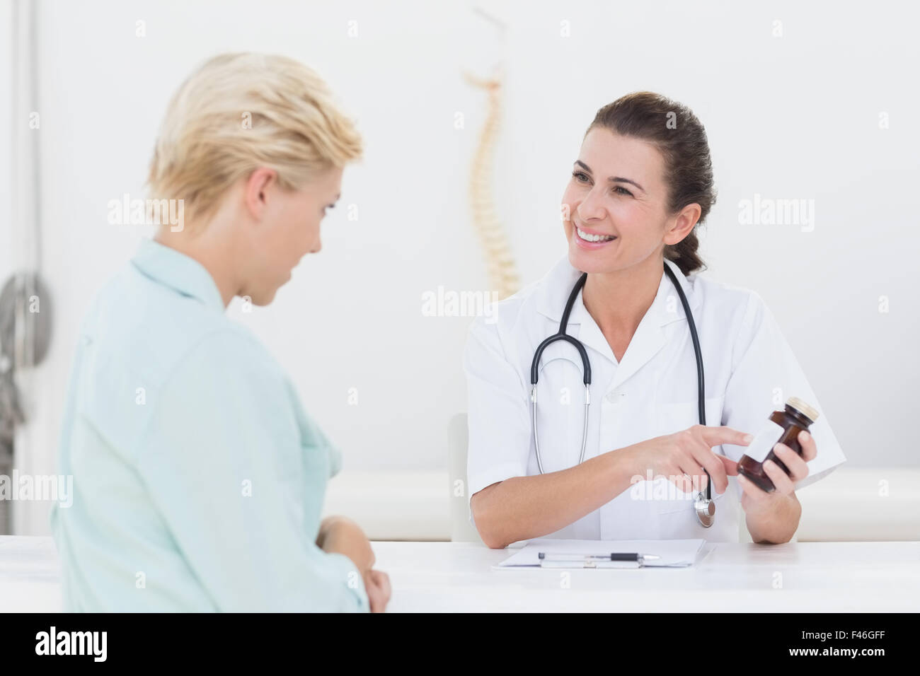 Doctor explaining treatment to her patient Stock Photo - Alamy