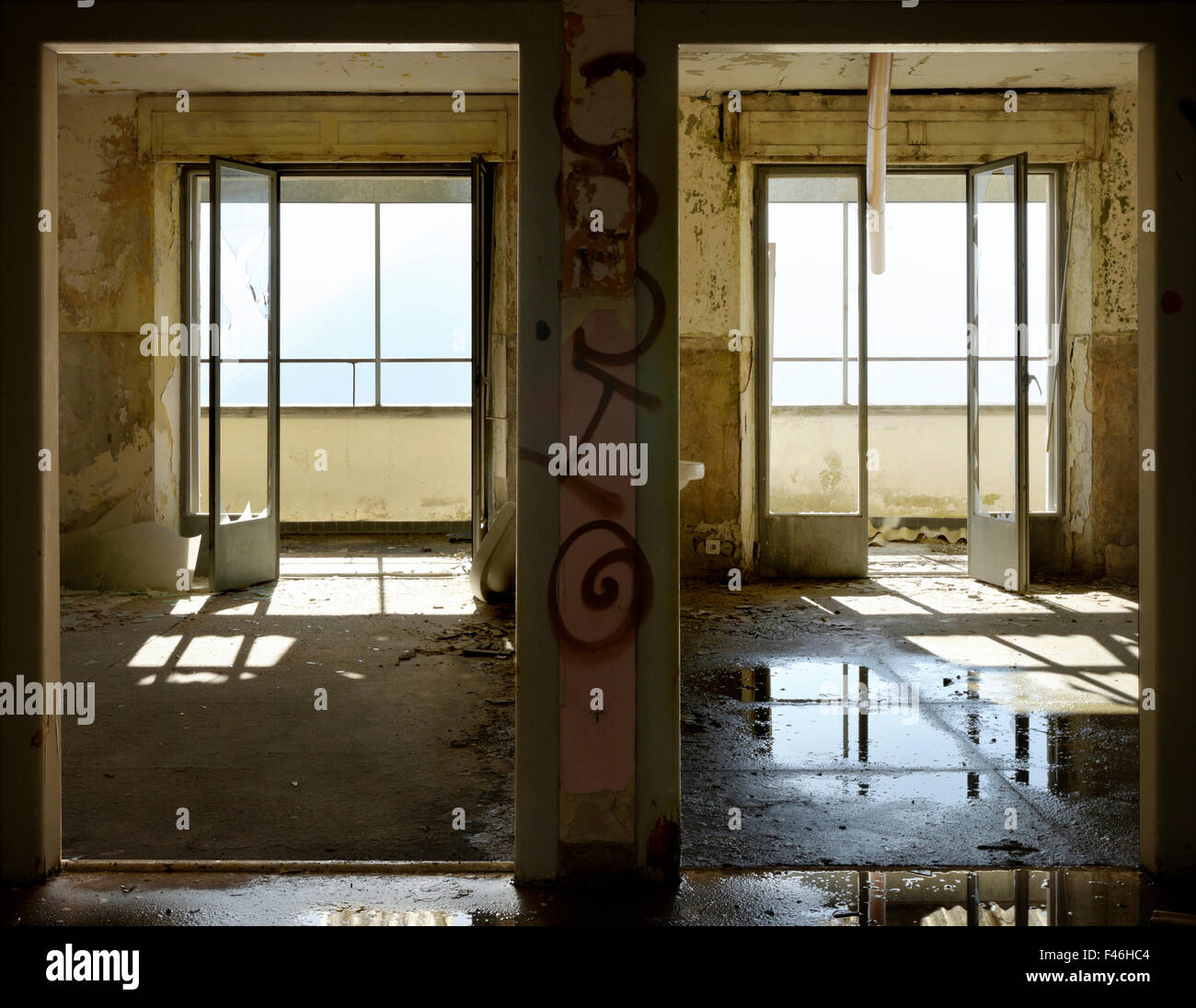 empty room, interior of a old house Stock Photo - Alamy