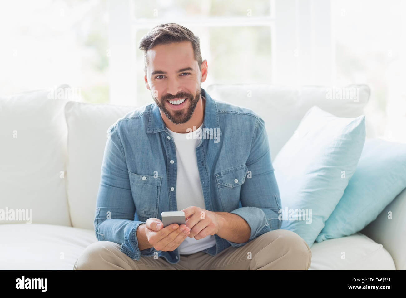Man sending text hi-res stock photography and images - Alamy
