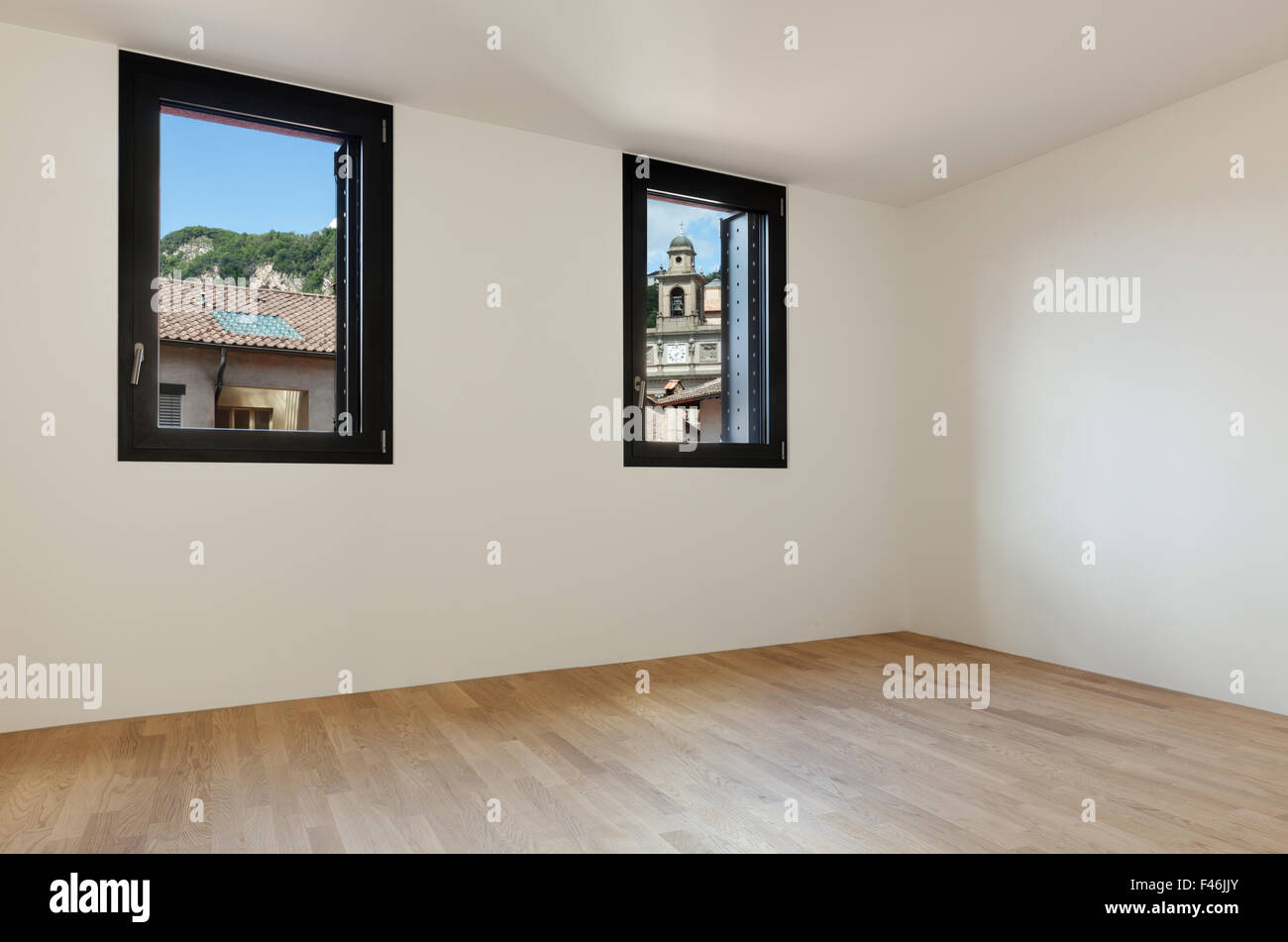 Empty room with two windows hi-res stock photography and images - Alamy