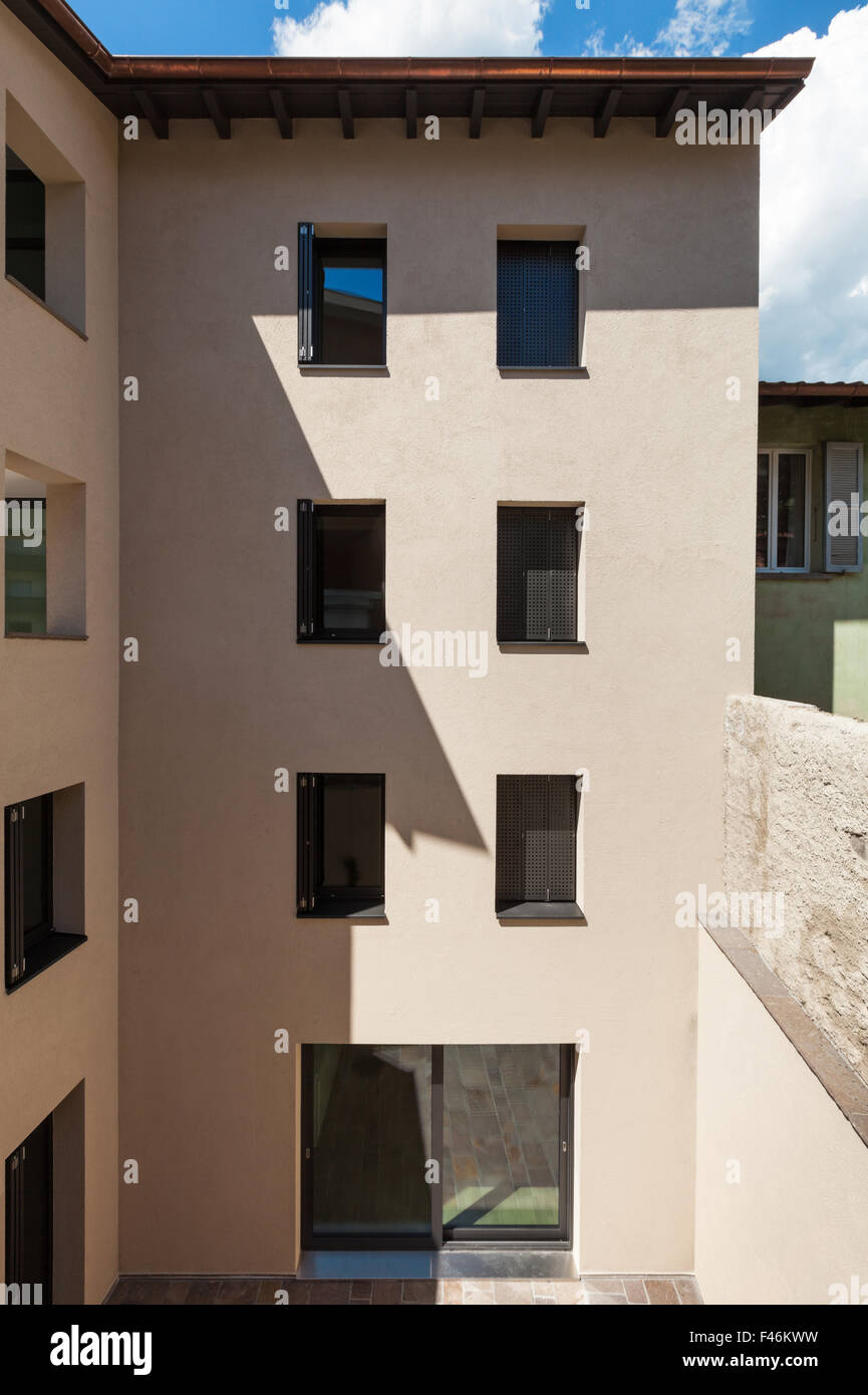 Three storey house hi-res stock photography and images - Alamy