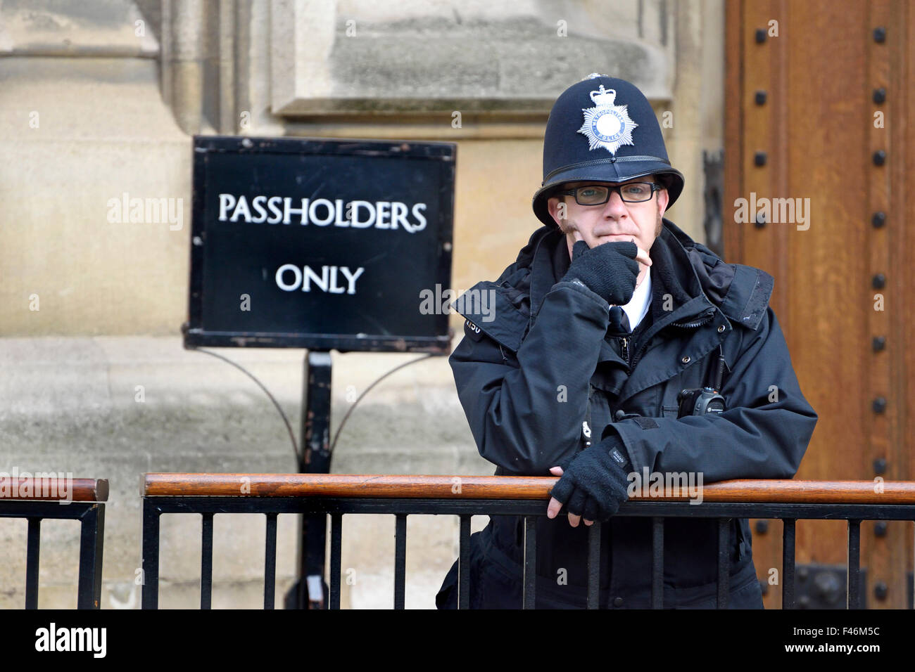 London, England, UK. Police officer at the entrance to the Houses of ...