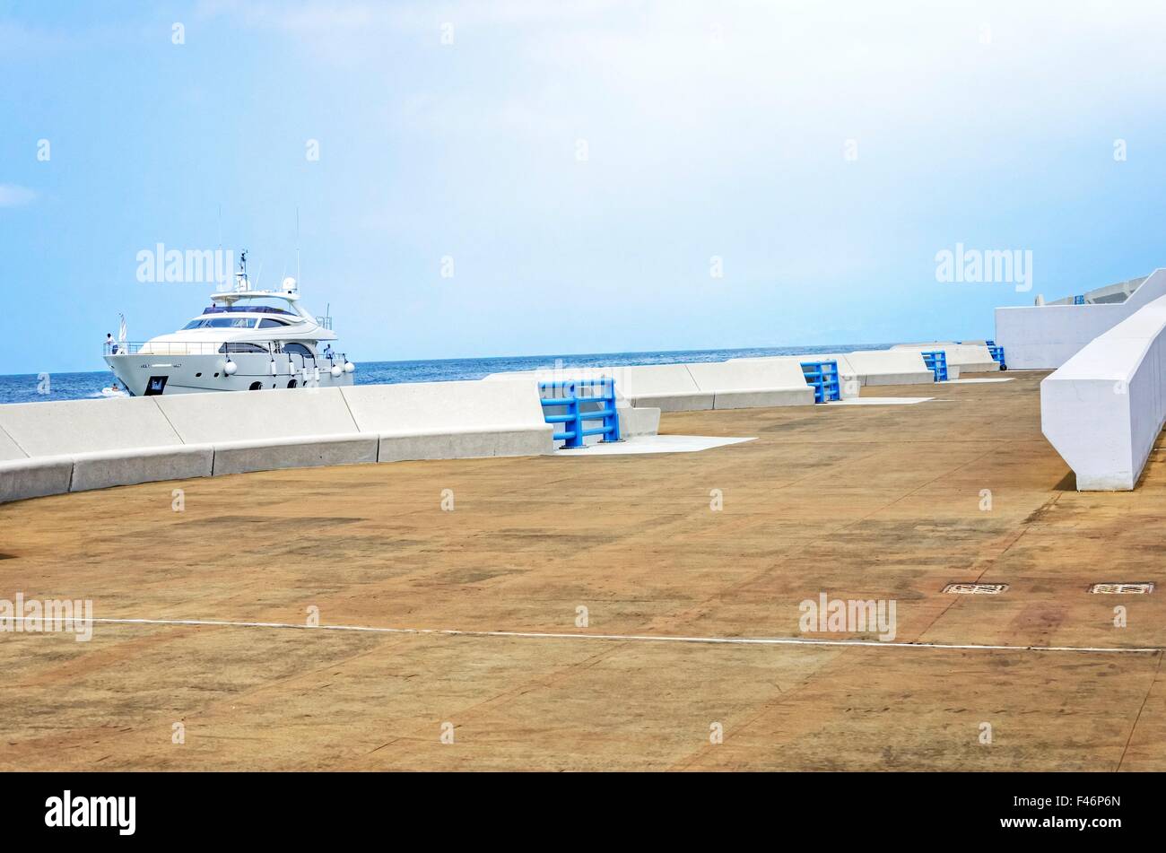 Corniche beirut pier hi-res stock photography and images - Alamy
