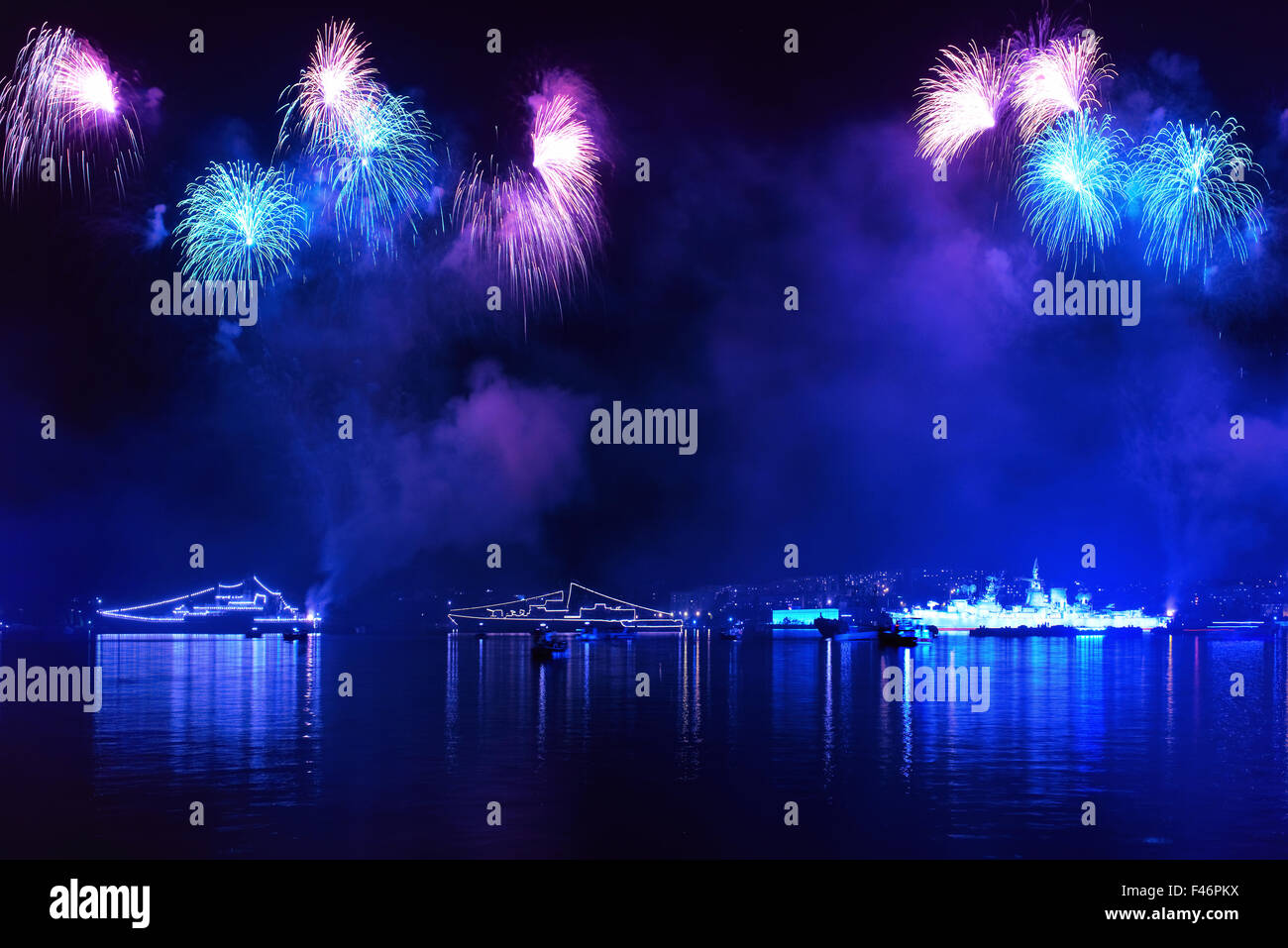 Beautiful blue red purple fireworks hi-res stock photography and images ...