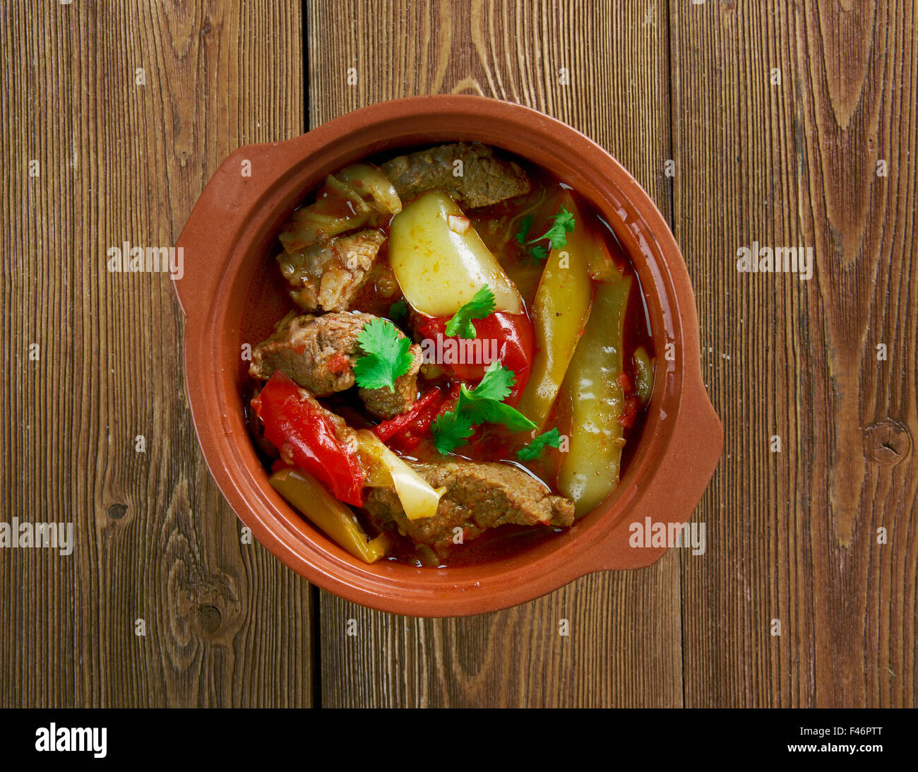 Kuzu guvec - Turkish dish of lamb with vegetables Stock Photo - Alamy