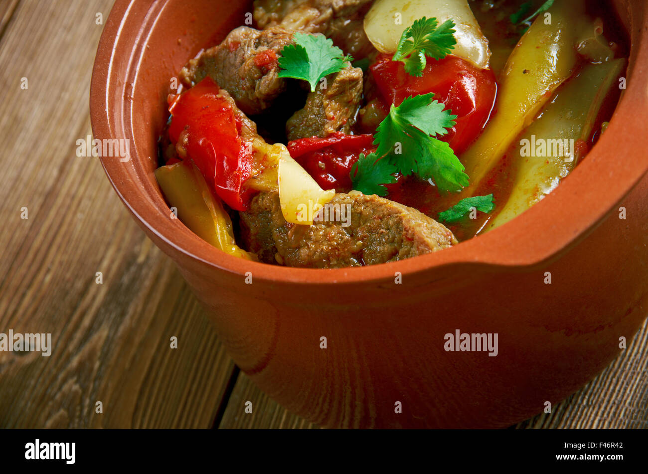 Kuzu guvec - Turkish dish of lamb with vegetables Stock Photo - Alamy