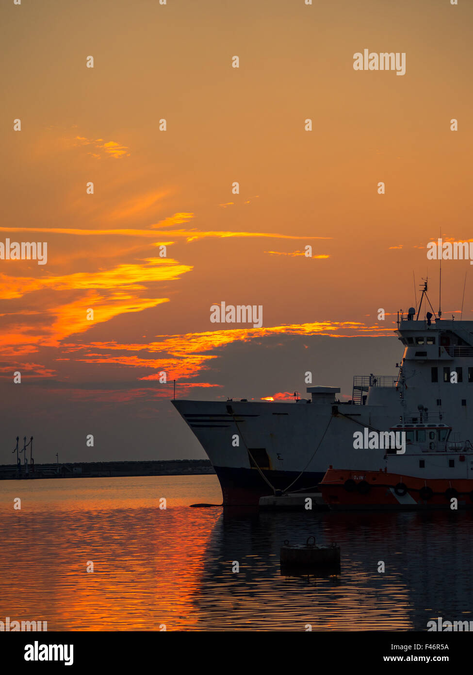 Water sea transportation hi-res stock photography and images - Alamy
