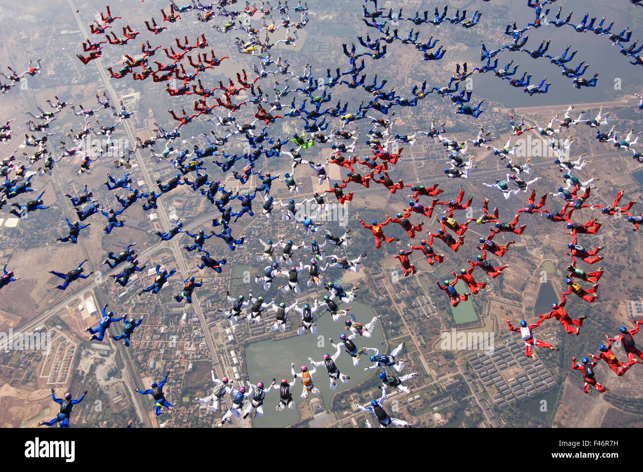 Parachute jumpers trying to make a world record in formation jump Stock ...