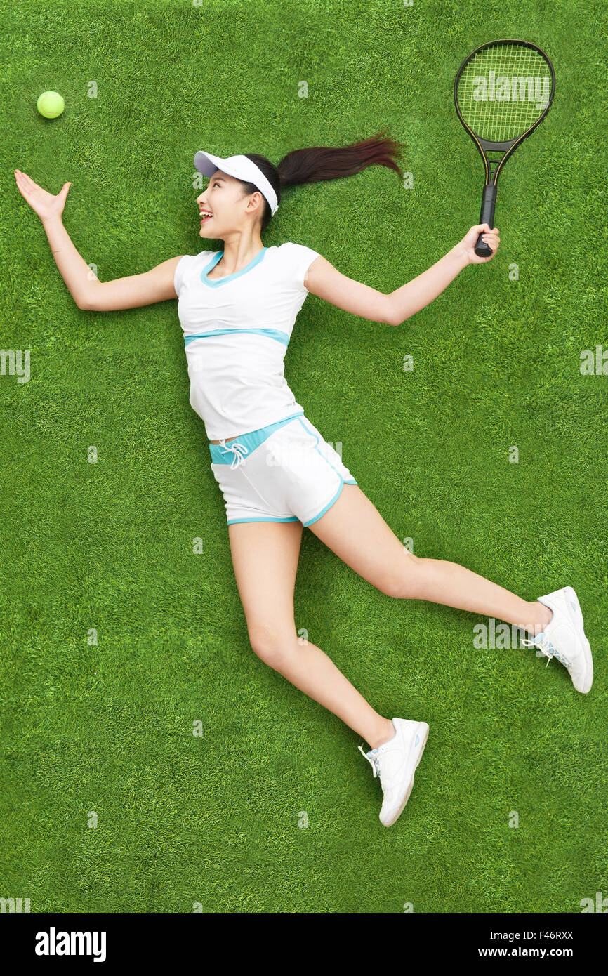 Young women playing tennis hi-res stock photography and images - Alamy