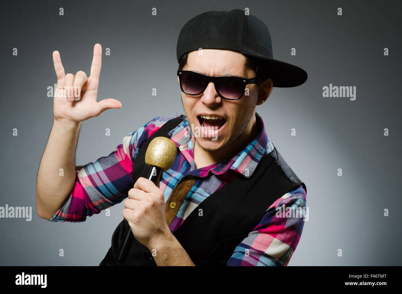 Funny man singing in karaoke Stock Photo - Alamy