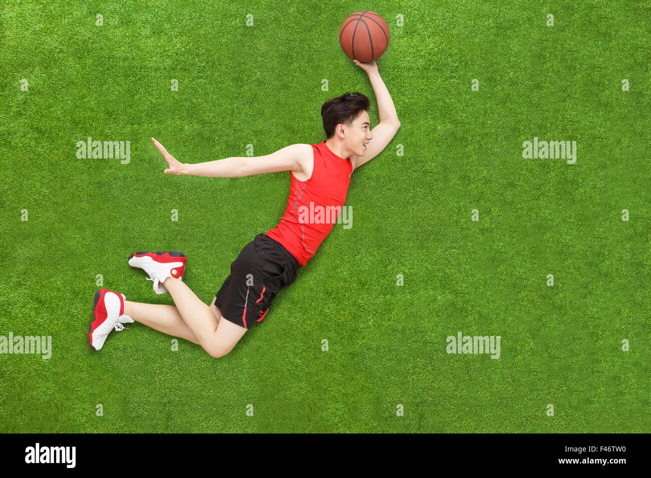 Basketball shooting side view hi-res stock photography and images - Alamy