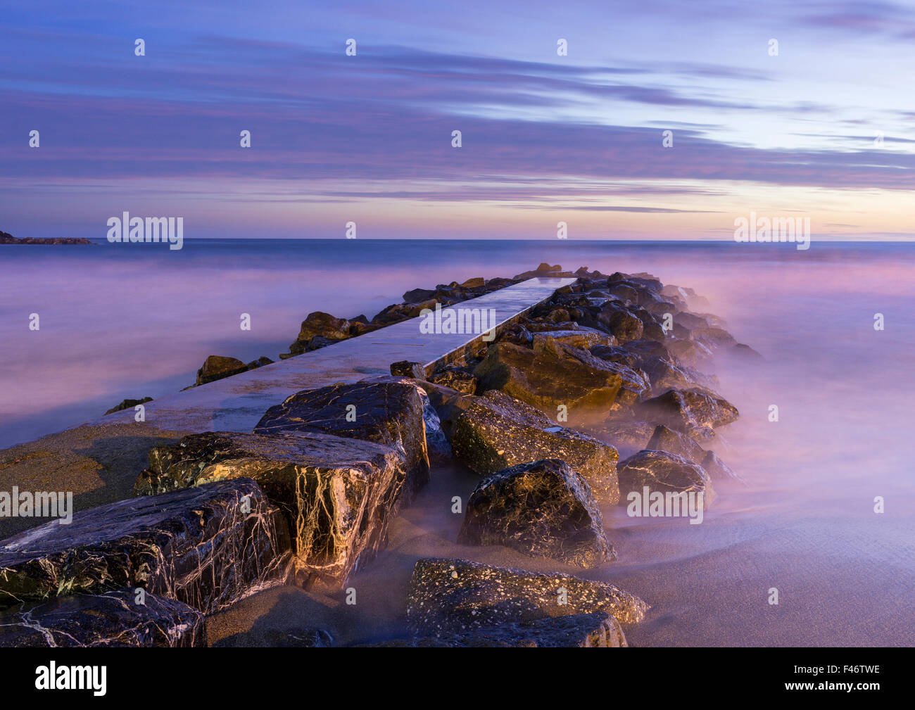 Concrete pier hi-res stock photography and images - Alamy