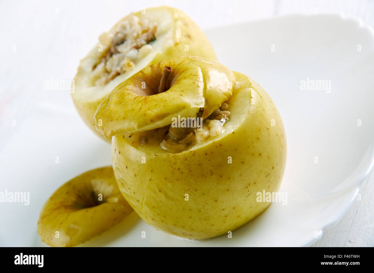 Elma dolması - Baked and stuffed apples.Turkish cuisine Stock Photo - Alamy