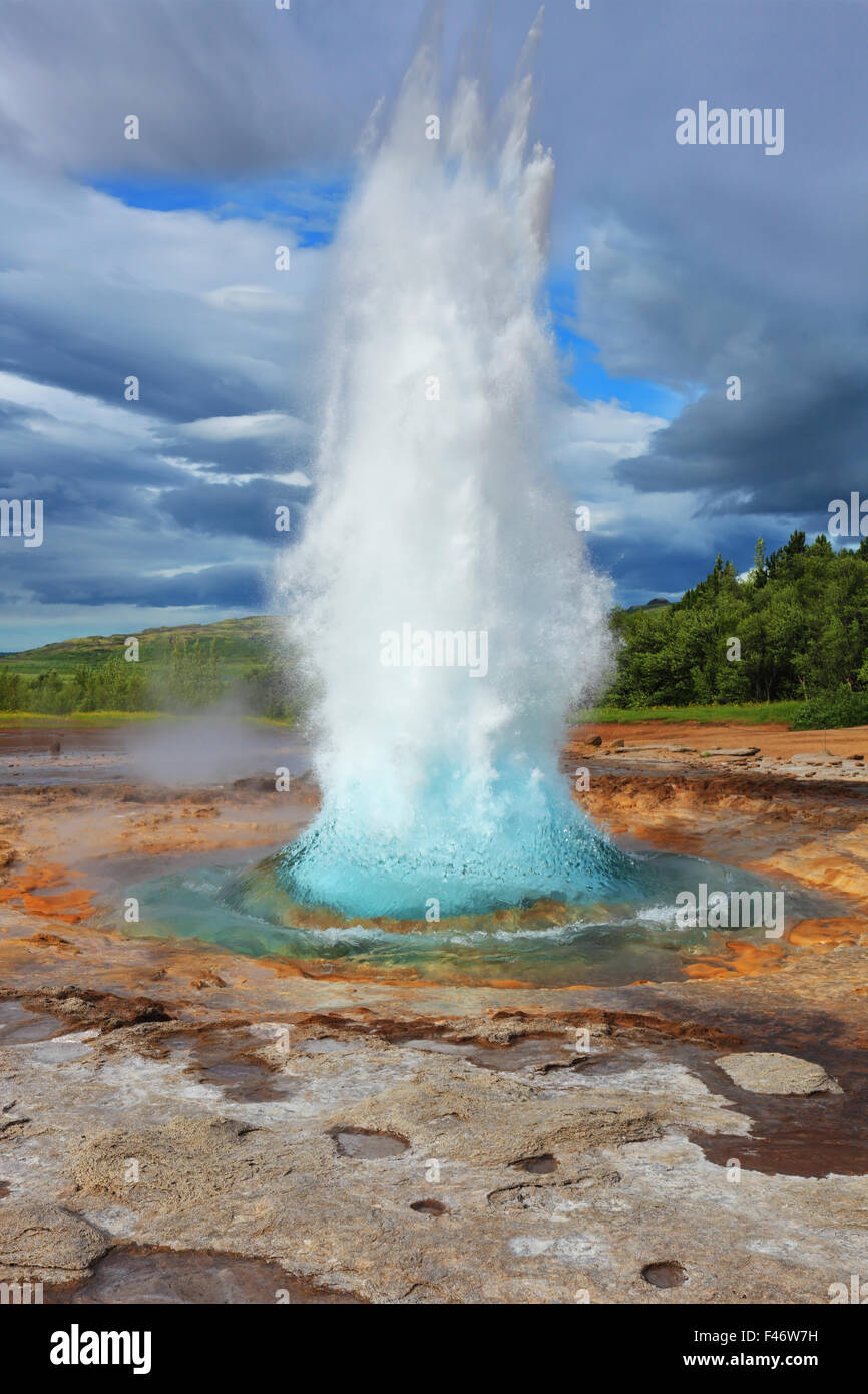 Cold water geyser hi-res stock photography and images - Alamy