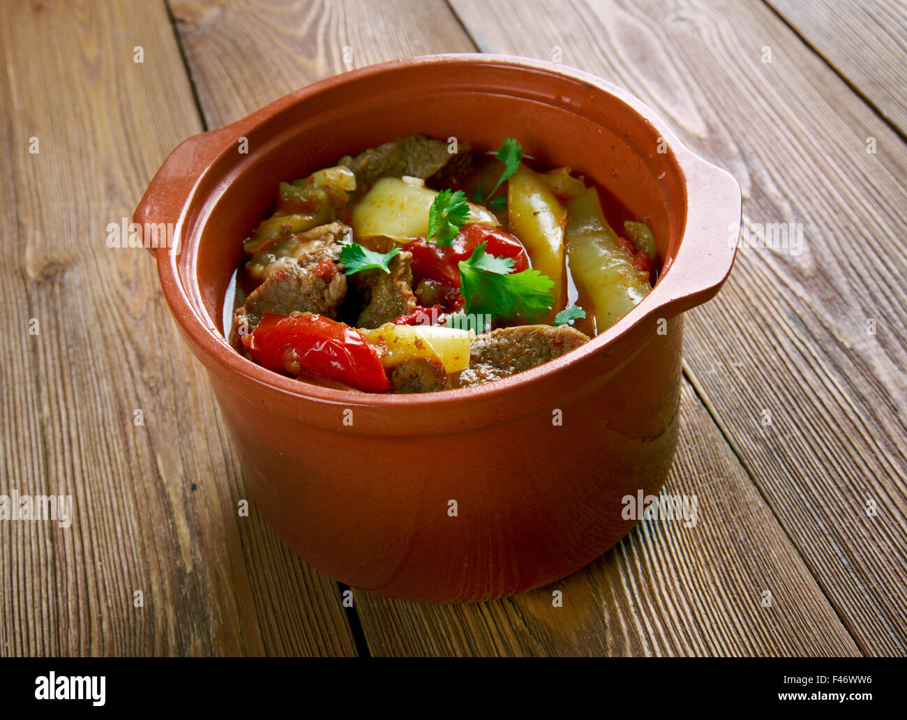 Kuzu guvec - Turkish dish of lamb with vegetables Stock Photo - Alamy
