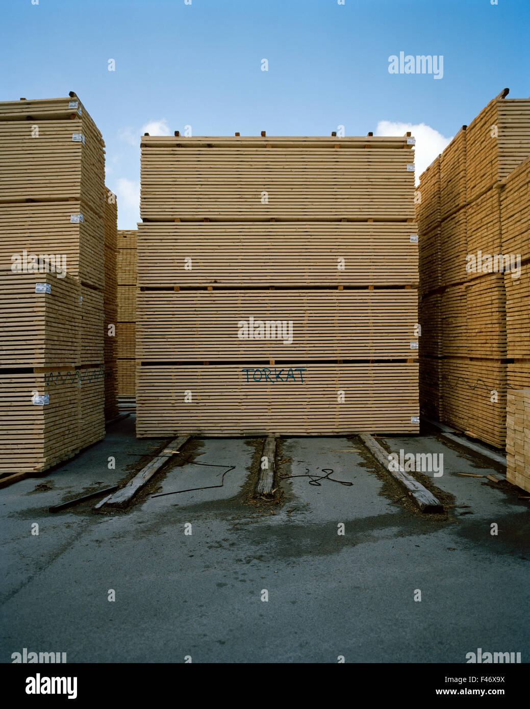 Working on the timber warehouse hi-res stock photography and images - Alamy