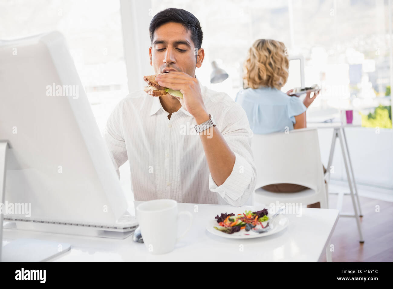 Young business people eating lunch Stock Photo - Alamy