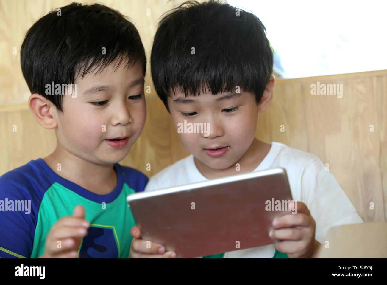 Two boys looking at computer hi-res stock photography and images - Alamy