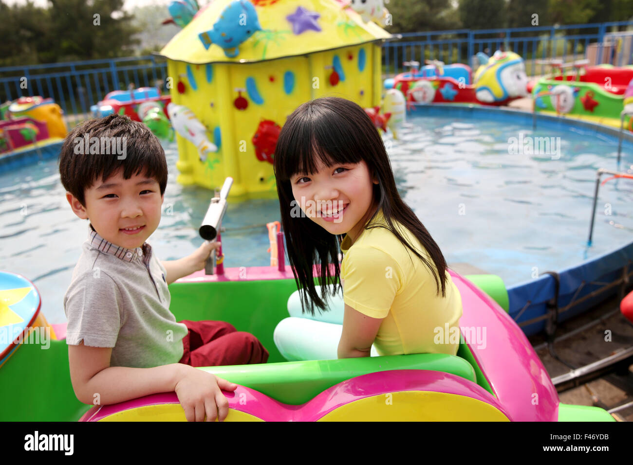 Children at amusement park Stock Photo - Alamy