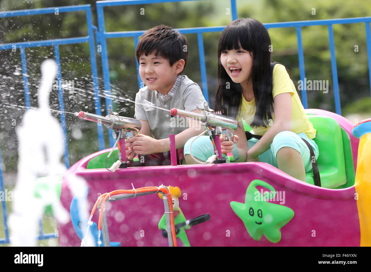 Children at amusement park Stock Photo - Alamy