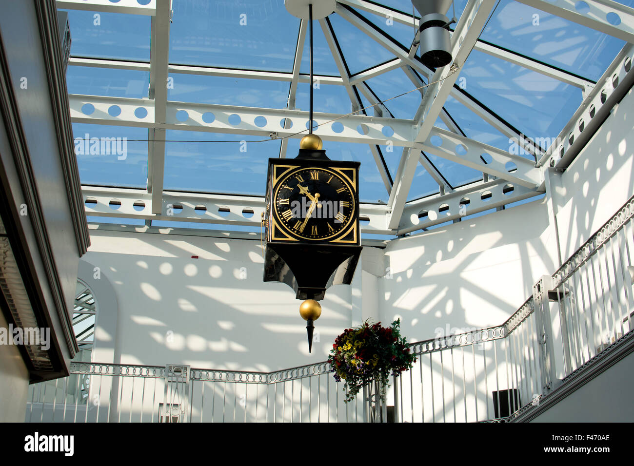 Shopping arcade clock glass roof hi-res stock photography and images ...