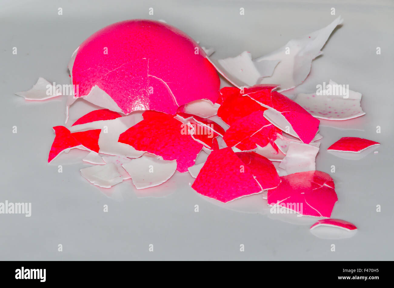 Egg shells hi-res stock photography and images - Alamy