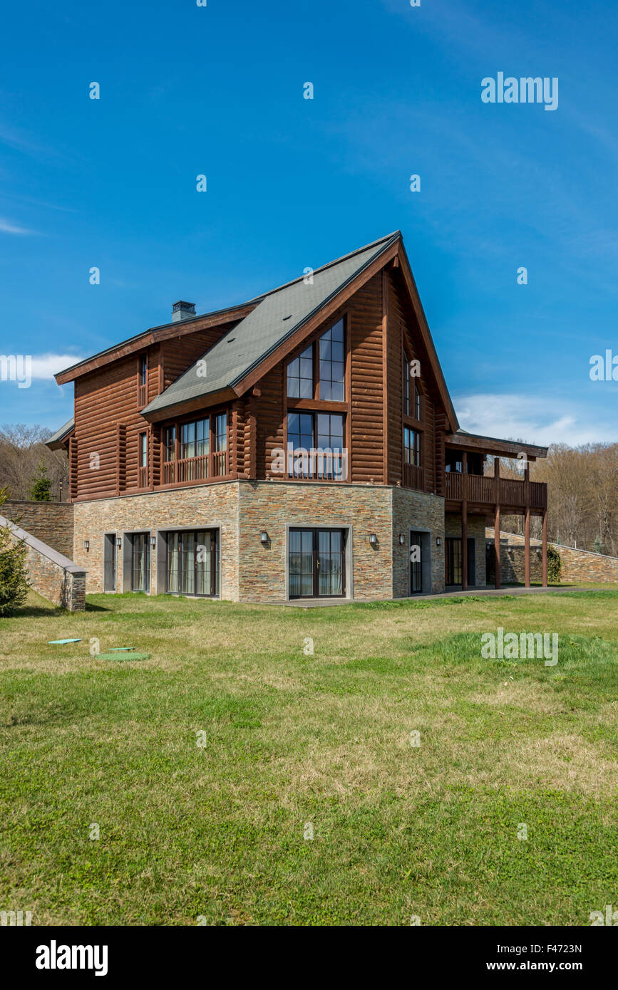 Modern house in bright summer day Stock Photo - Alamy