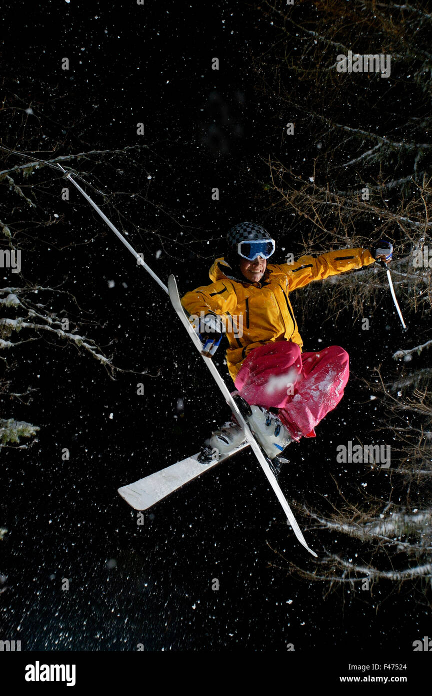 Skier jumping hi-res stock photography and images - Alamy