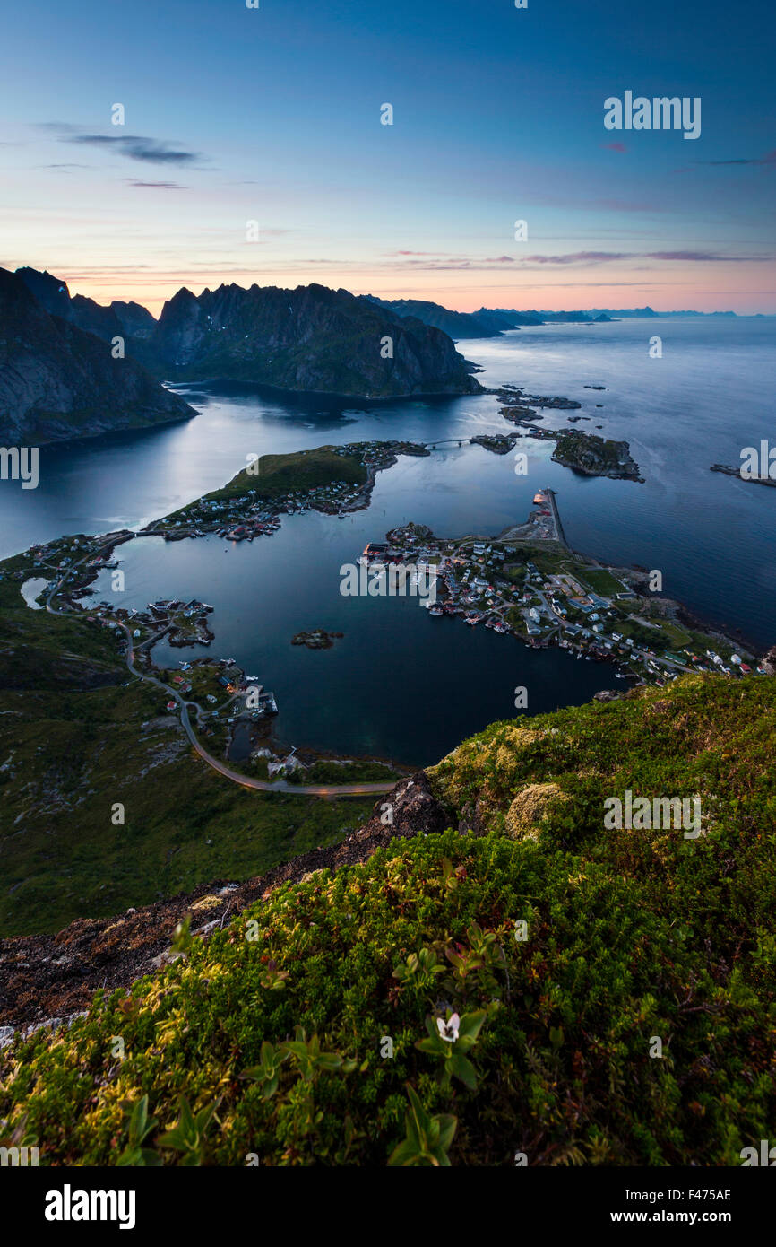 Midnight sun polar region hi-res stock photography and images - Alamy