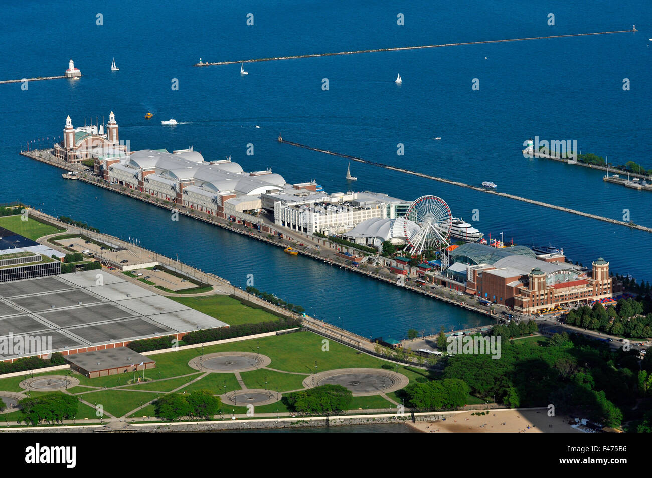 Navy pier view from lake hi-res stock photography and images - Alamy