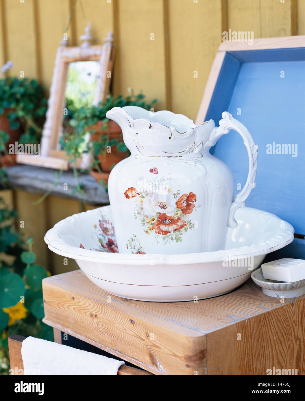 Handbasin hi-res stock photography and images - Alamy