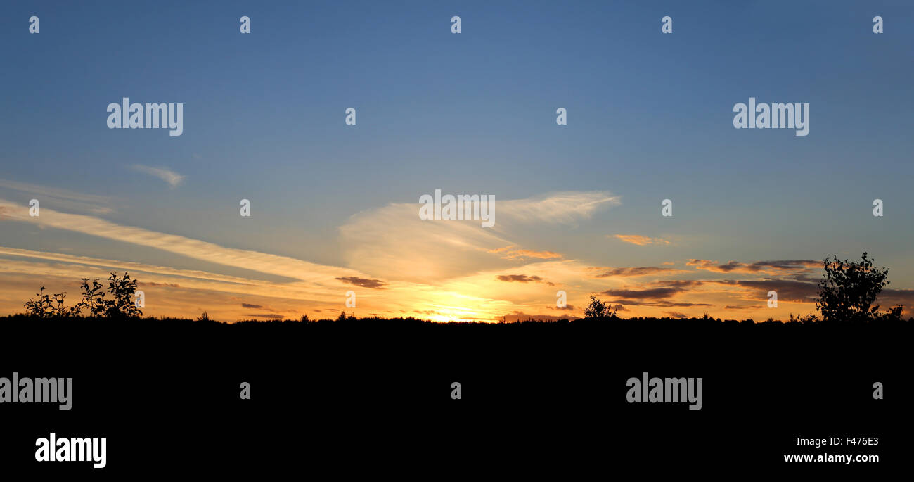 Beautiful sunset with bright light in rustic field Stock Photo - Alamy