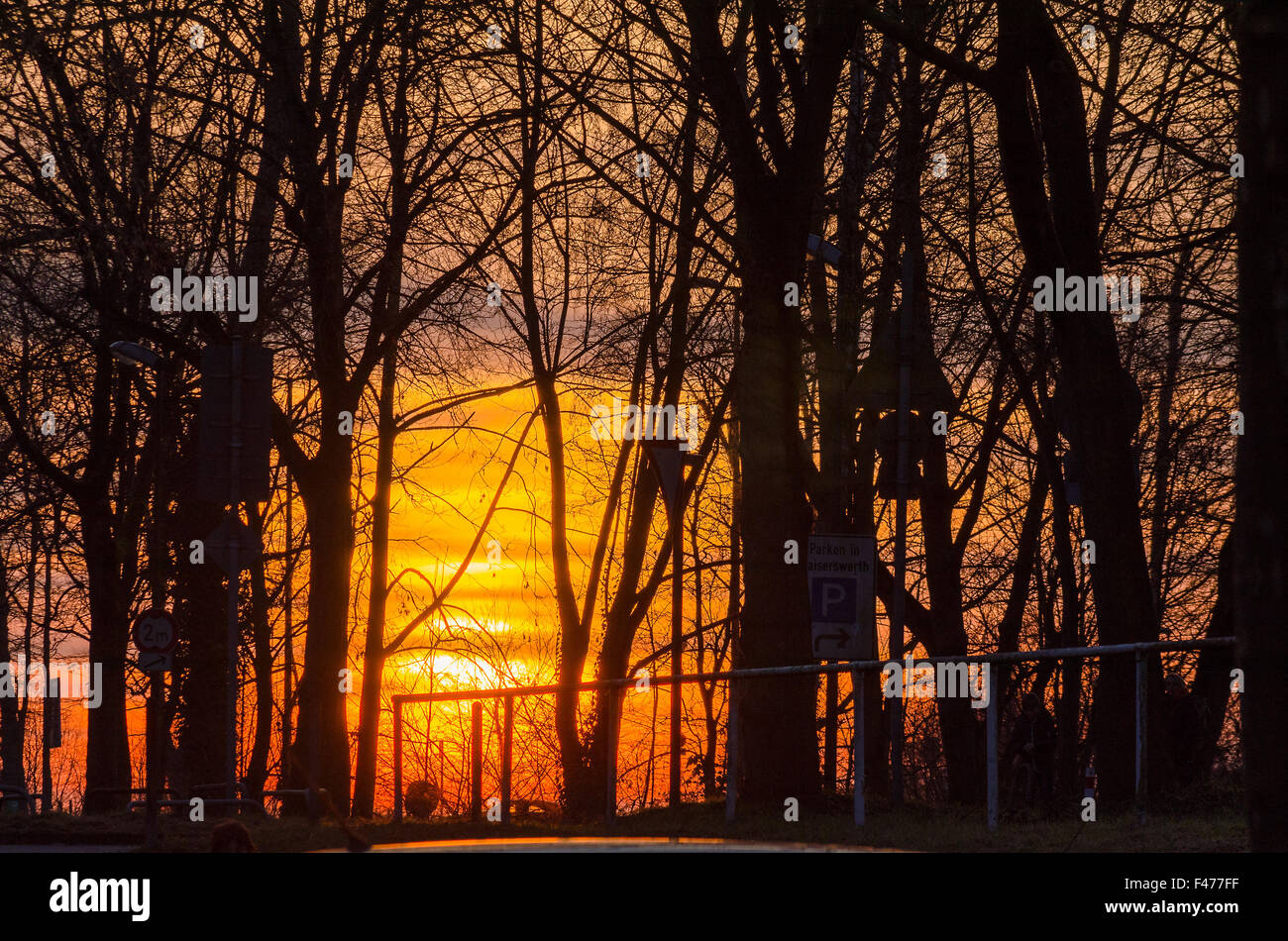 Sunbeam sundown hi-res stock photography and images - Alamy
