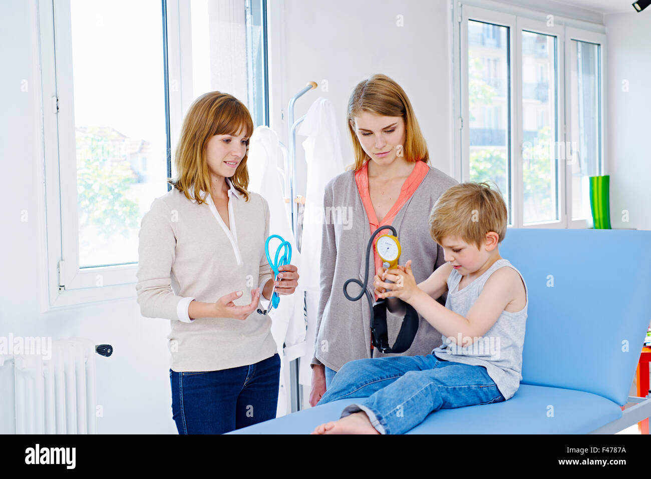 CHILD IN CONSULTATION Stock Photo - Alamy