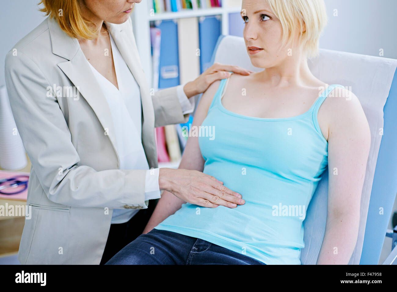 ABDOMEN PALPATION WOMAN Stock Photo - Alamy