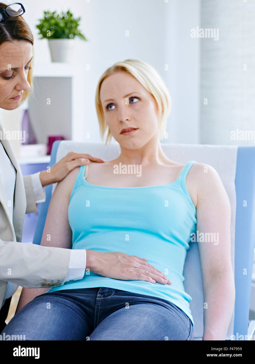 ABDOMEN PALPATION WOMAN Stock Photo - Alamy