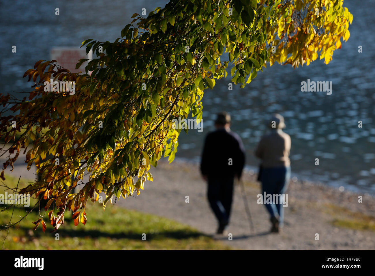 Women walking path silhouette hi-res stock photography and images - Alamy