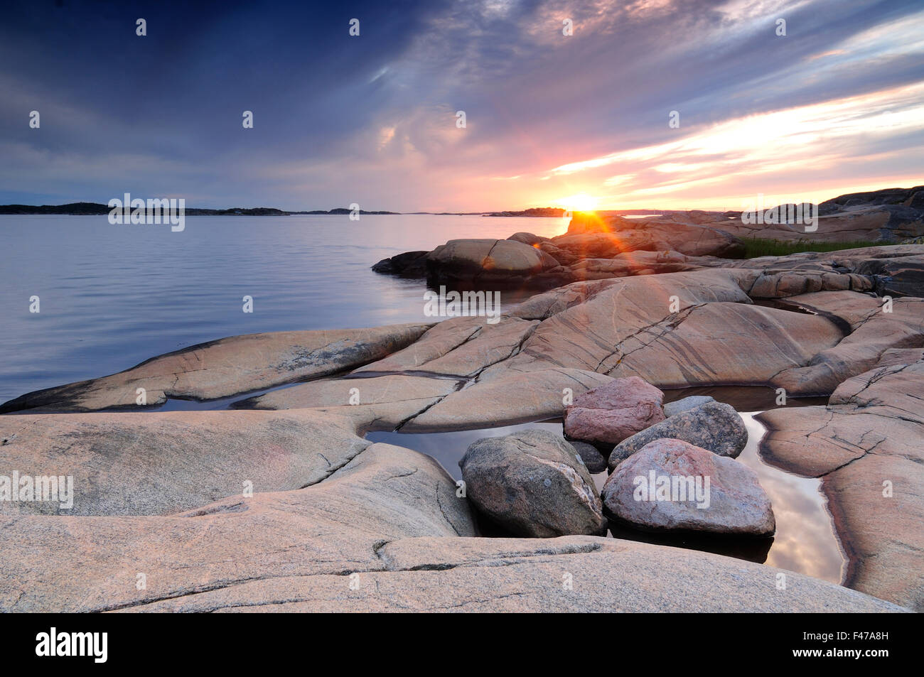 Horizontal sunset streak hi-res stock photography and images - Alamy