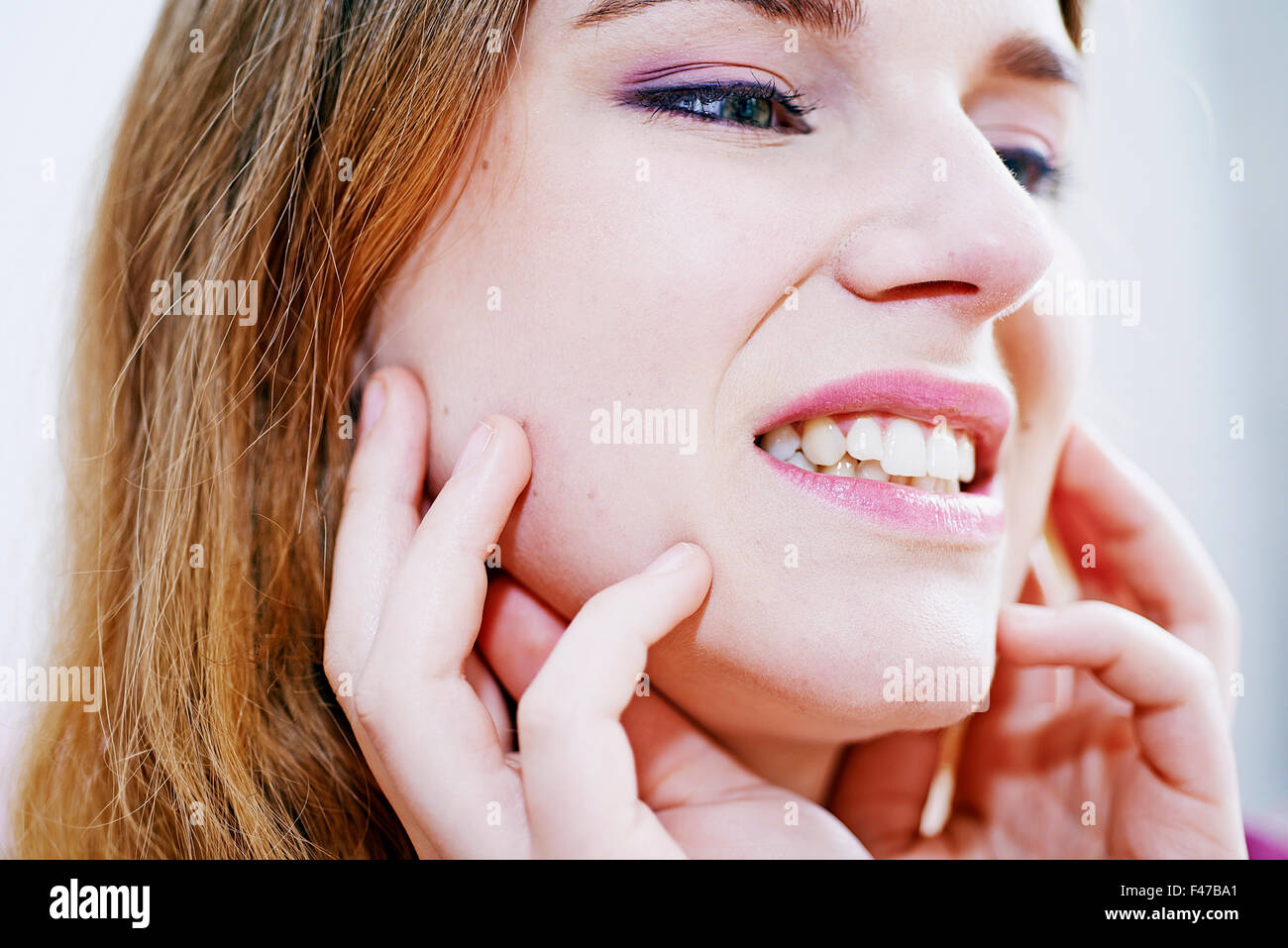 WOMAN WITH TOOTHACHE Stock Photo - Alamy