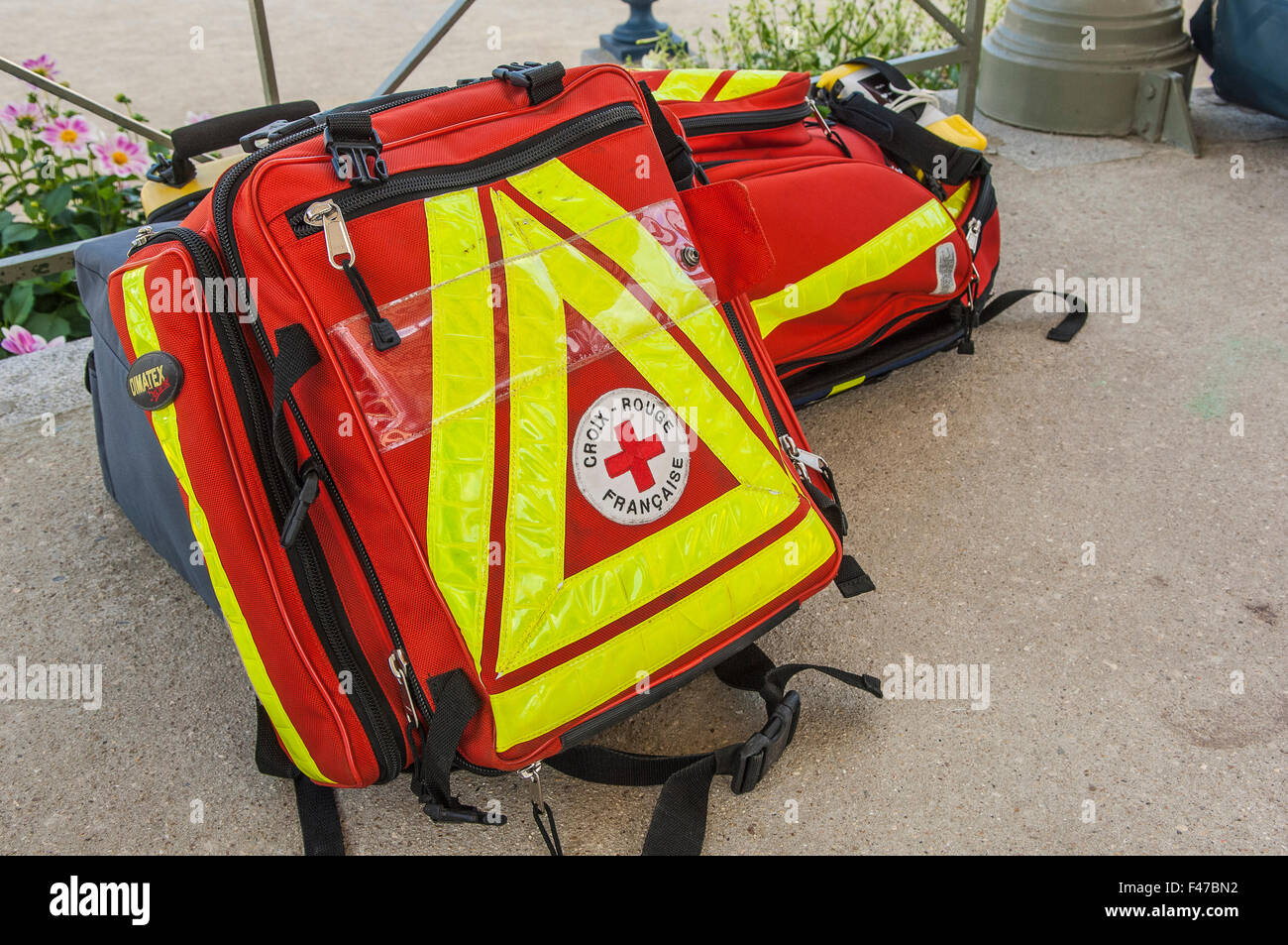 Red cross actions hi-res stock photography and images - Alamy
