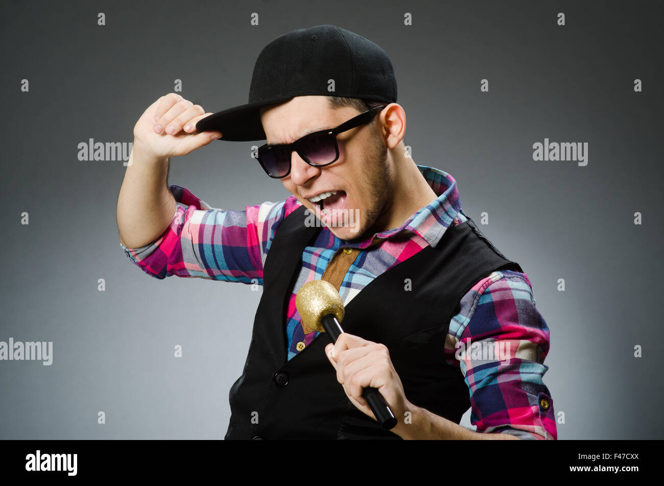 Funny man singing in karaoke Stock Photo - Alamy