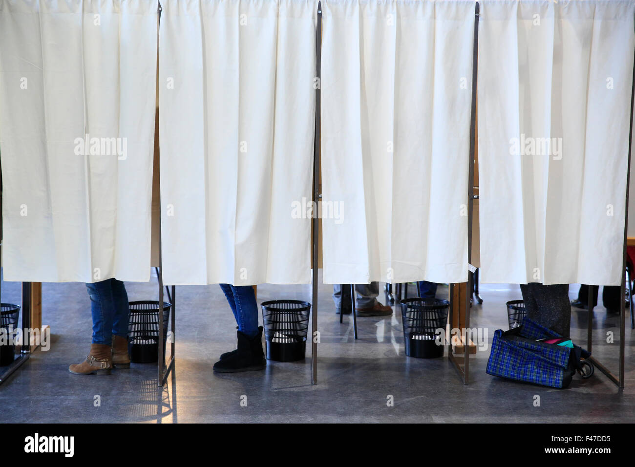 Voting booths curtain hi-res stock photography and images - Alamy