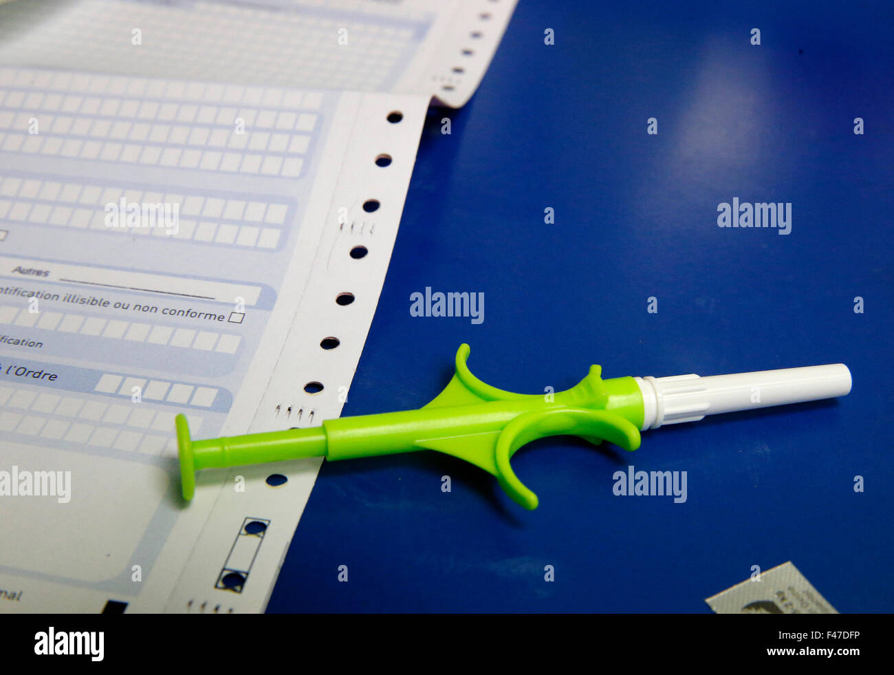 Electronic syringes hi-res stock photography and images - Alamy